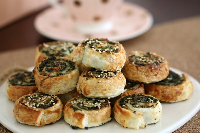 Spinach & Feta Pinwheels (quick and easy recipe!) - Bake Play Smile