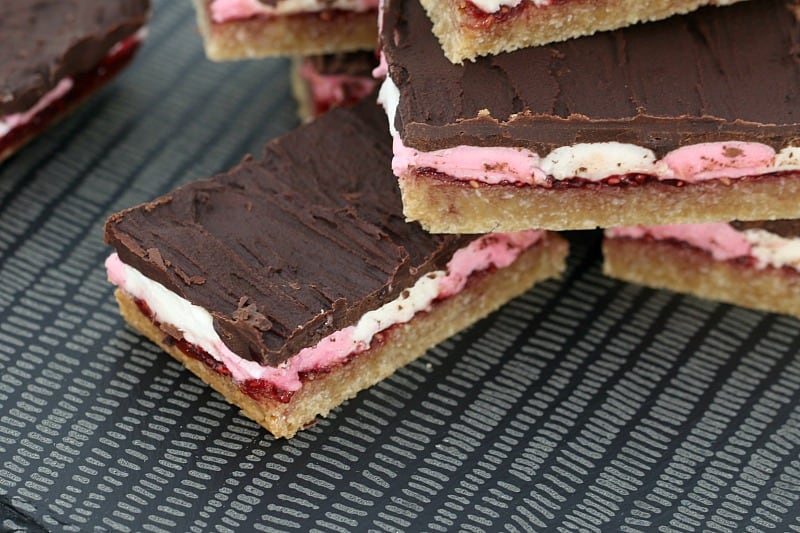 Super Easy Marshmallow Wagon Wheel Slice - Bake Play Smile