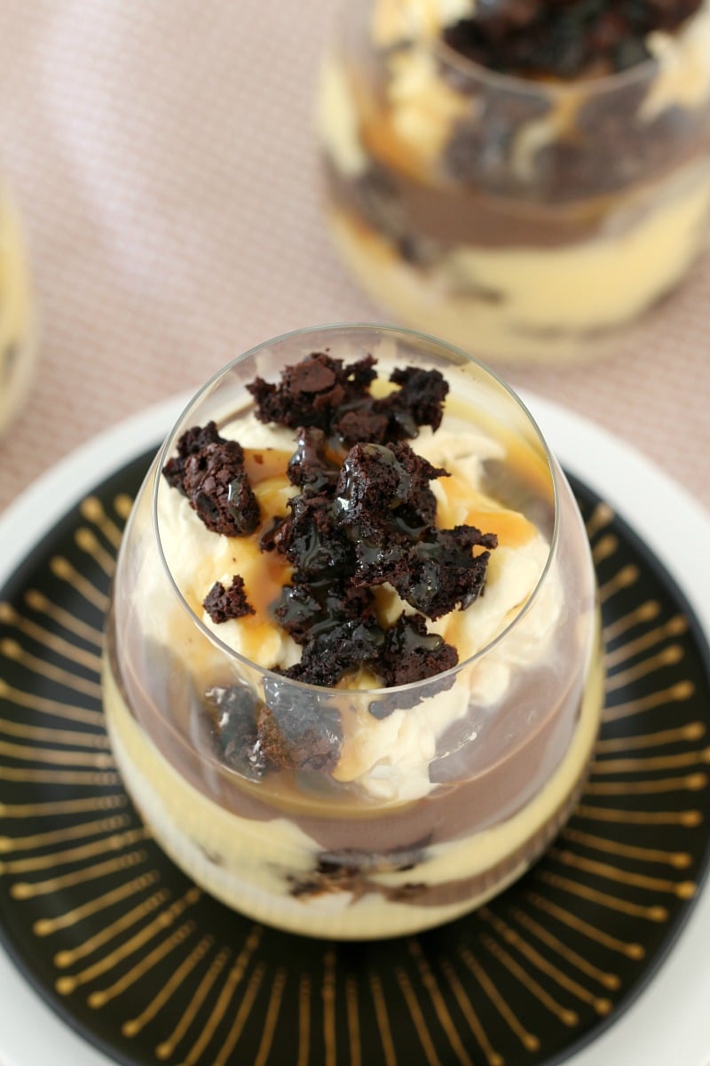 Baileys Chocolate Brownie Trifle (15 minute recipe!) - Bake Play Smile